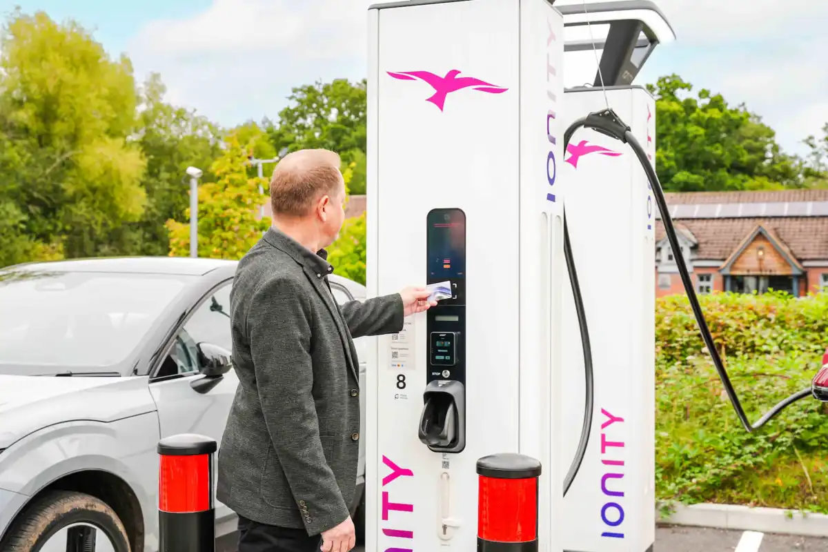 Lad med Clever hos Ionity i Danmark